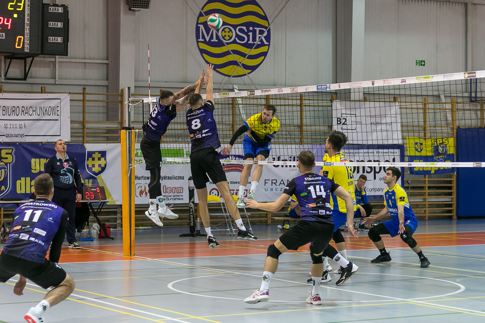 Wilk syty, Słupca rozbita. Derby zakończone w trzech setach