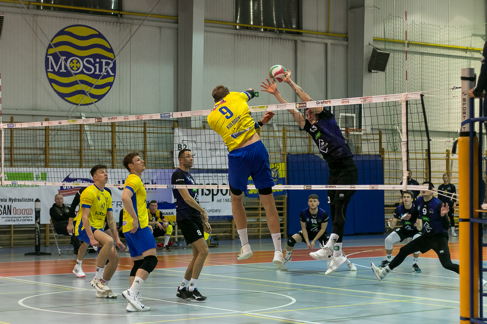 Wilk syty, Słupca rozbita. Derby zakończone w trzech setach