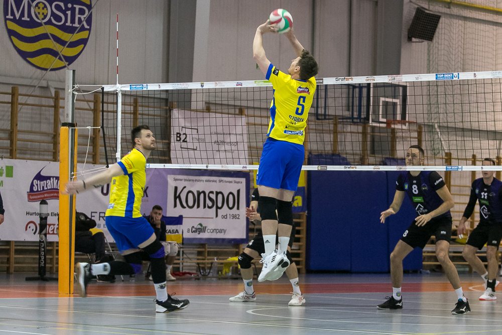 Wilk syty, Słupca rozbita. Derby zakończone w trzech setach