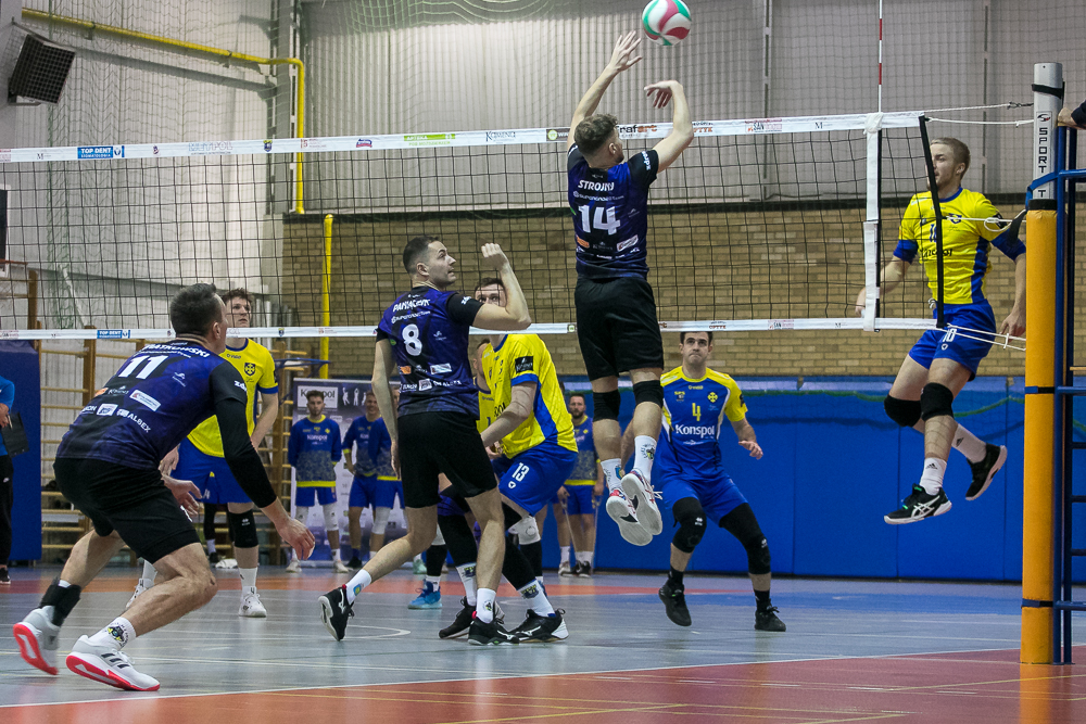 Wilk syty, Słupca rozbita. Derby zakończone w trzech setach