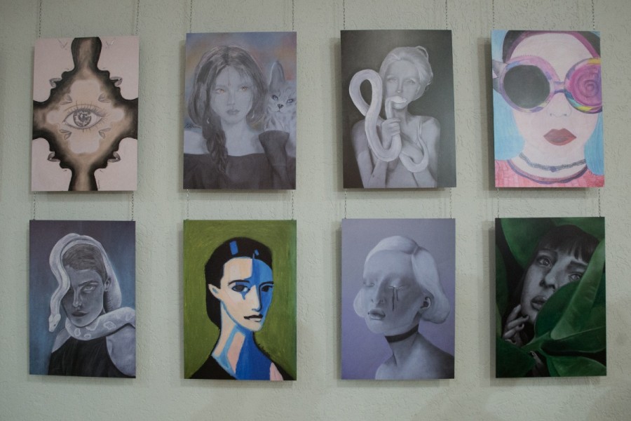 Niezwykły wernisaż pełen kobiet. Okiem młodych artystów