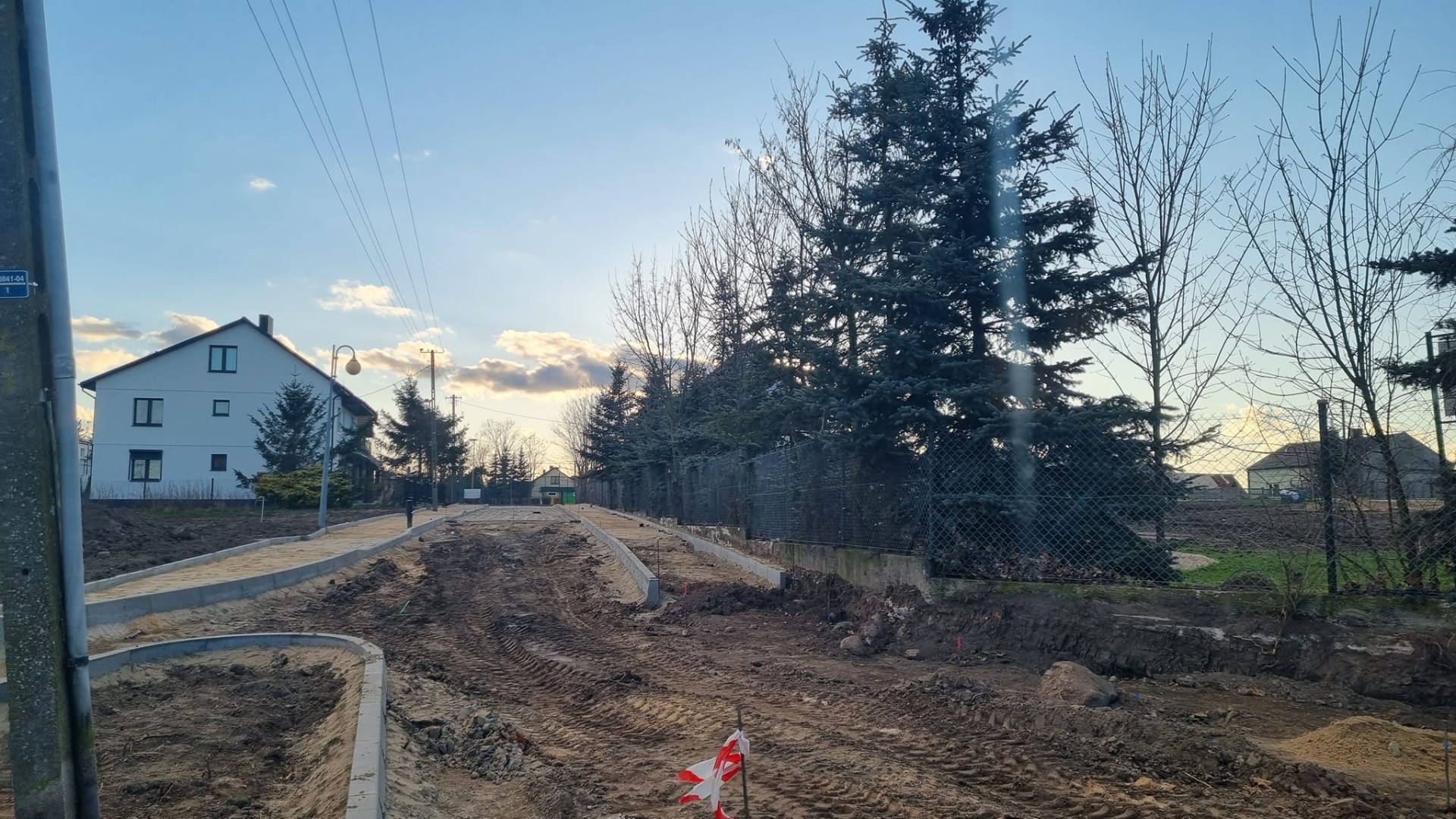 Ruszyła budowa dróg i chodników. Będzie dojazd