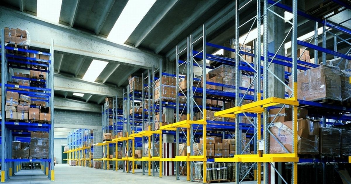 Regały magazynowe z metalowymi półkami odporne na zmienne warunki